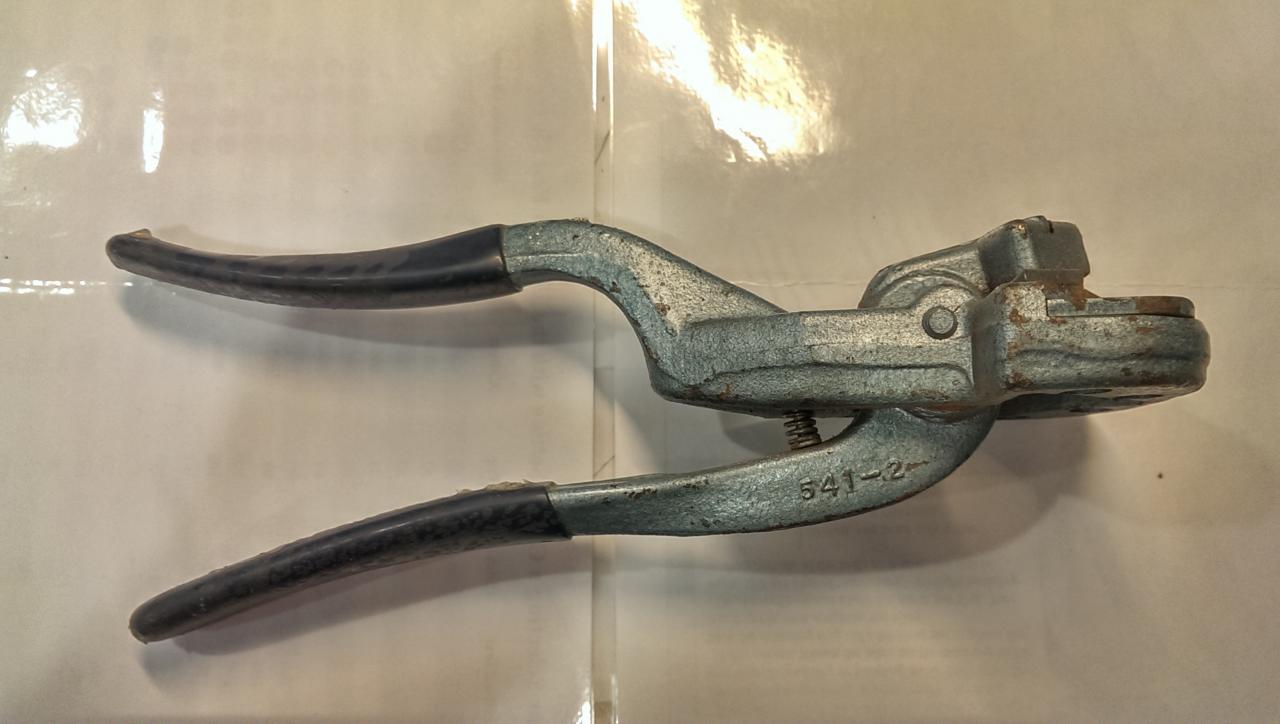 Lot #33: Roper Whitney 541-2 90° Degree Portable Hand Notcher Tool ...