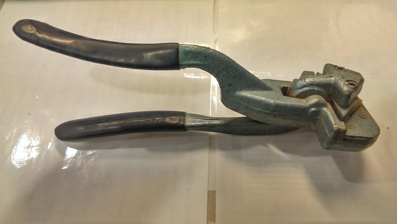 Lot #33: Roper Whitney 541-2 90° Degree Portable Hand Notcher Tool ...