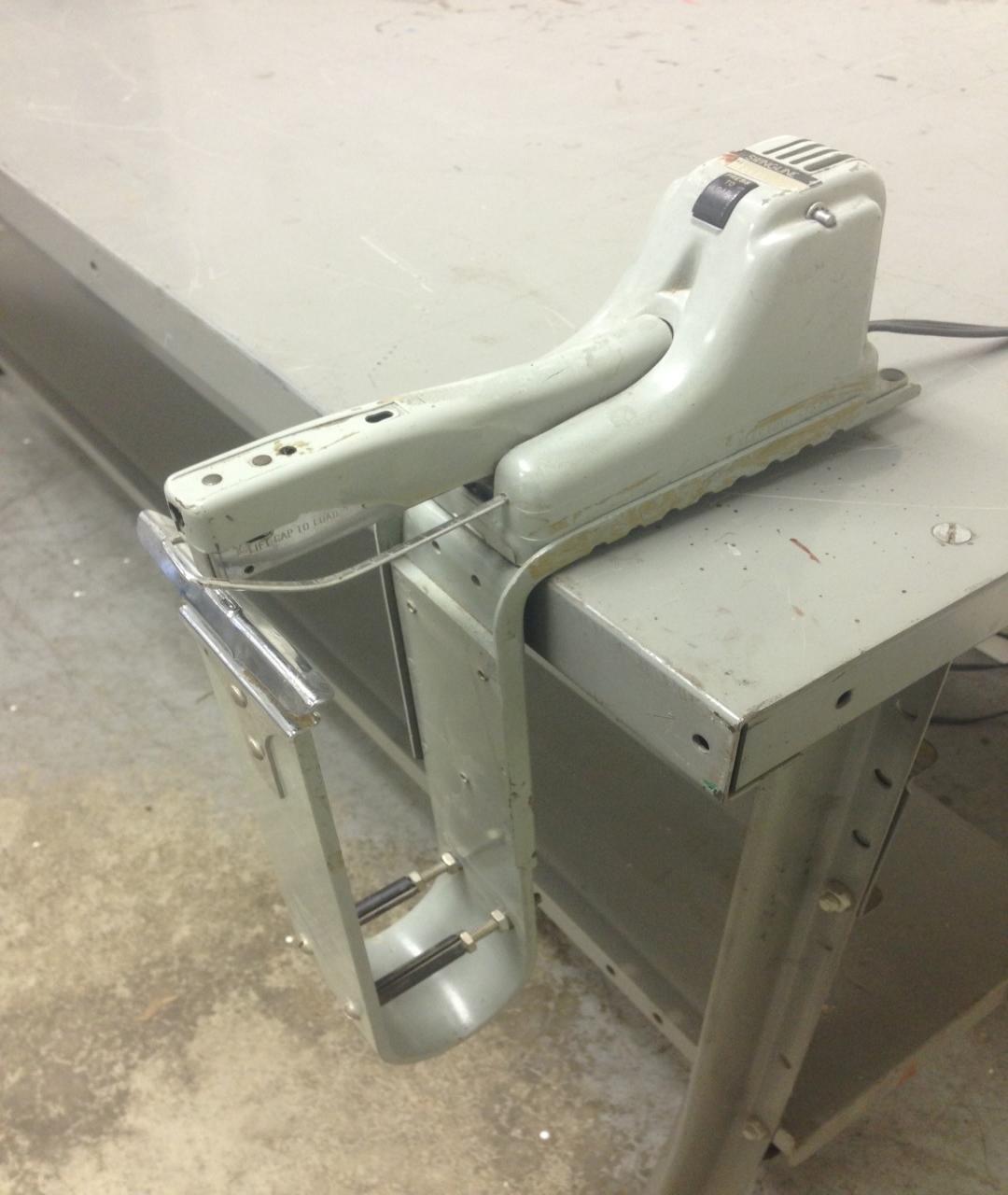 Lot #90: Swingline Model 15E-4 Tabletop Electric Booklet Stapler - WireBids