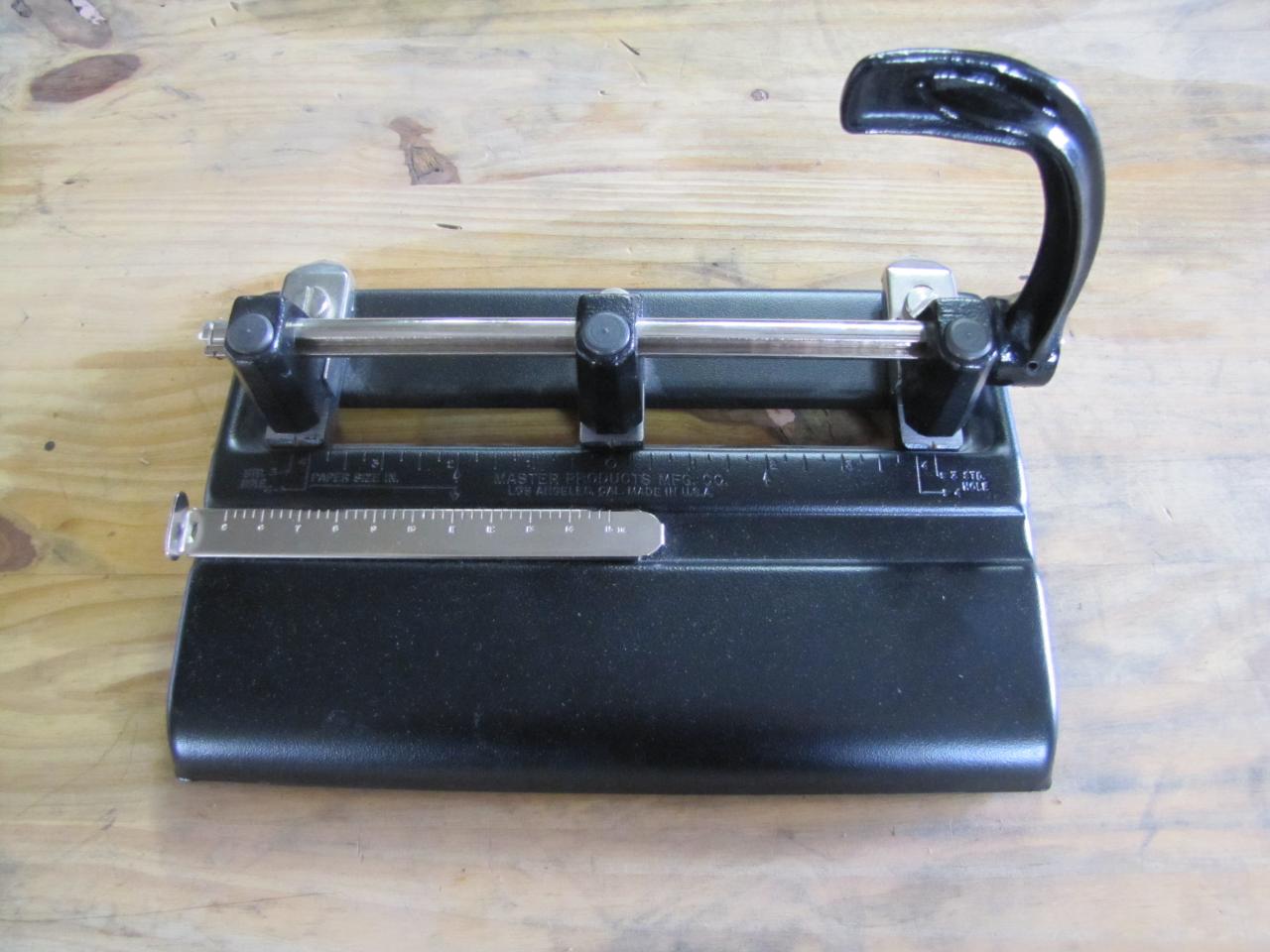 Lot #52: Master 1325B Hole Punch - WireBids