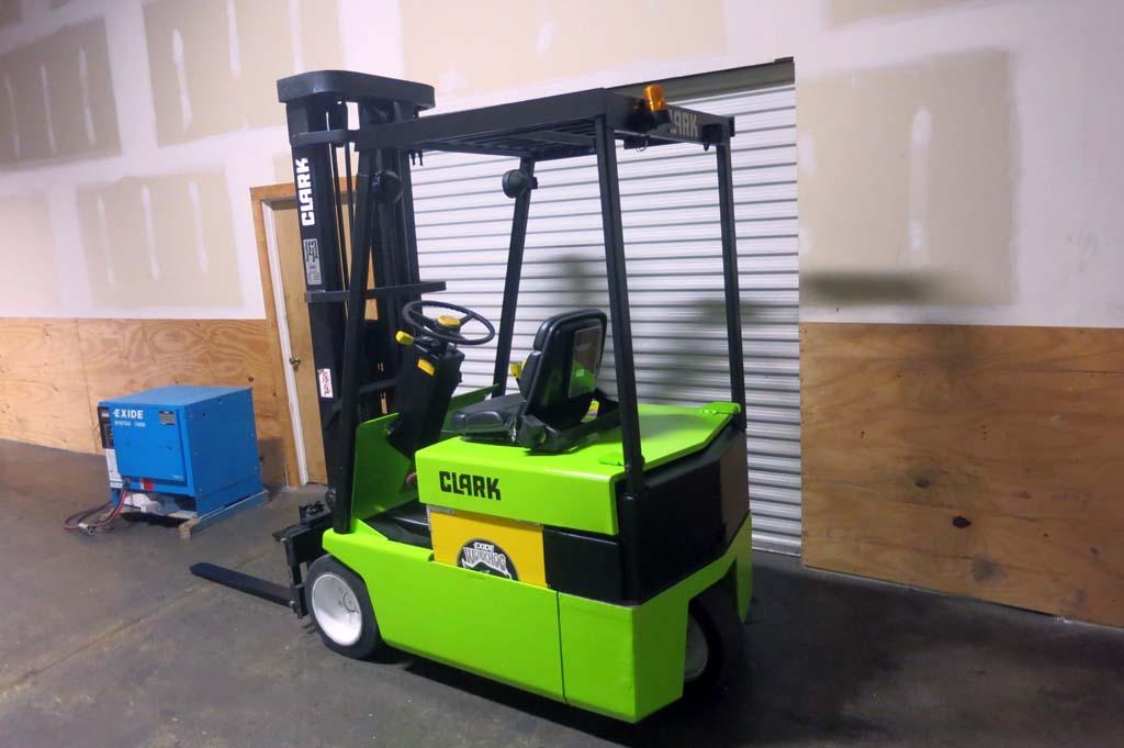 Lot #20: 1998 Clark TM15 3000 lb Capacity Triple Mast Electric Forklift ...