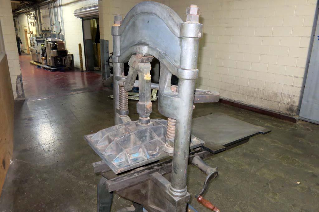 Lot #22: Paul Shniedewend & Co Antique "Washington Style" Printing ...