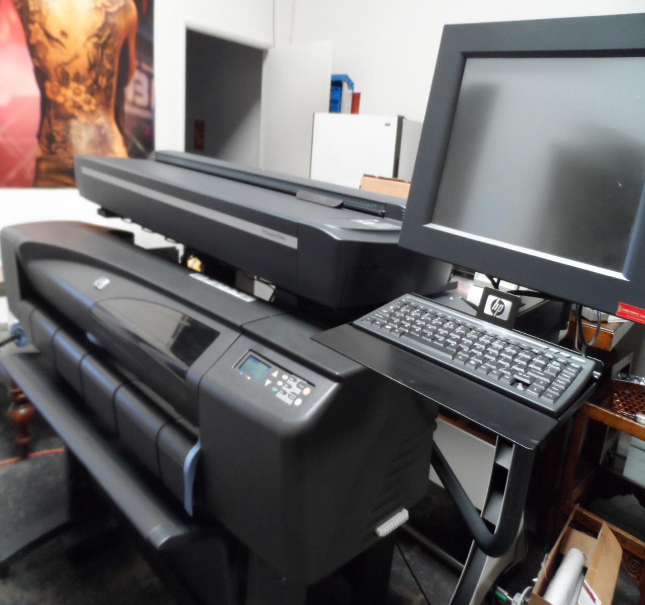 Lot #32: HP Designjet 820 mfp Scanner with HP Designjet 800ps ...