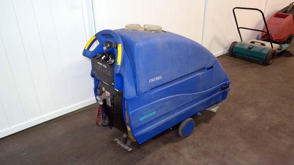 Lot #54: Clarke Alto Encore L2426 Automatic Powered Floor Scrubber ...