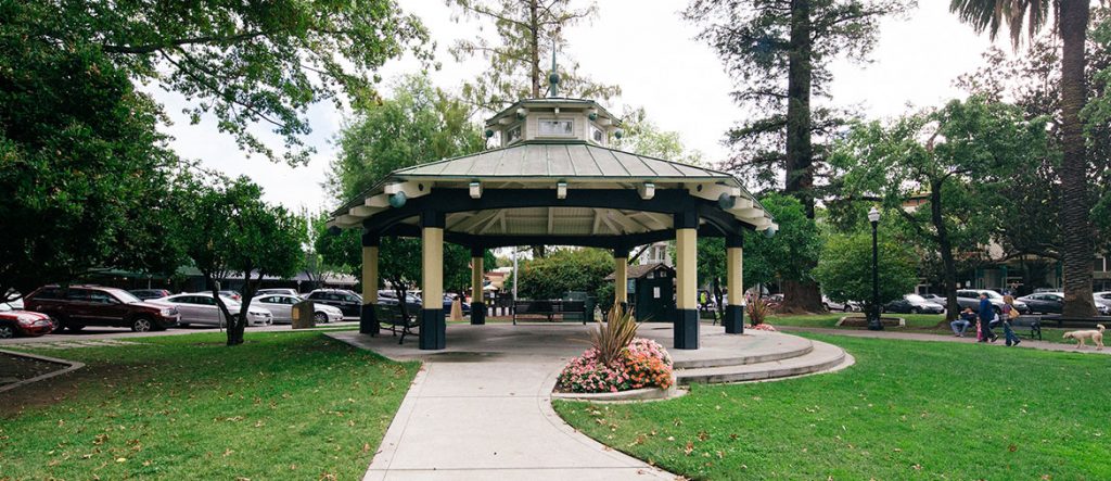 Traveler’s Guide to Healdsburg Plaza - Sonoma.com