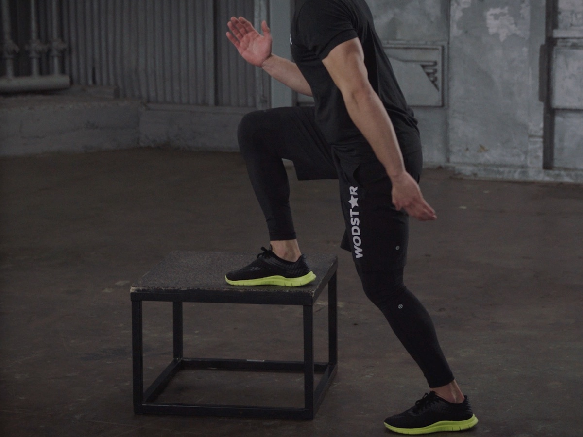 How To Do a Dumbbell Step Up - WODStar