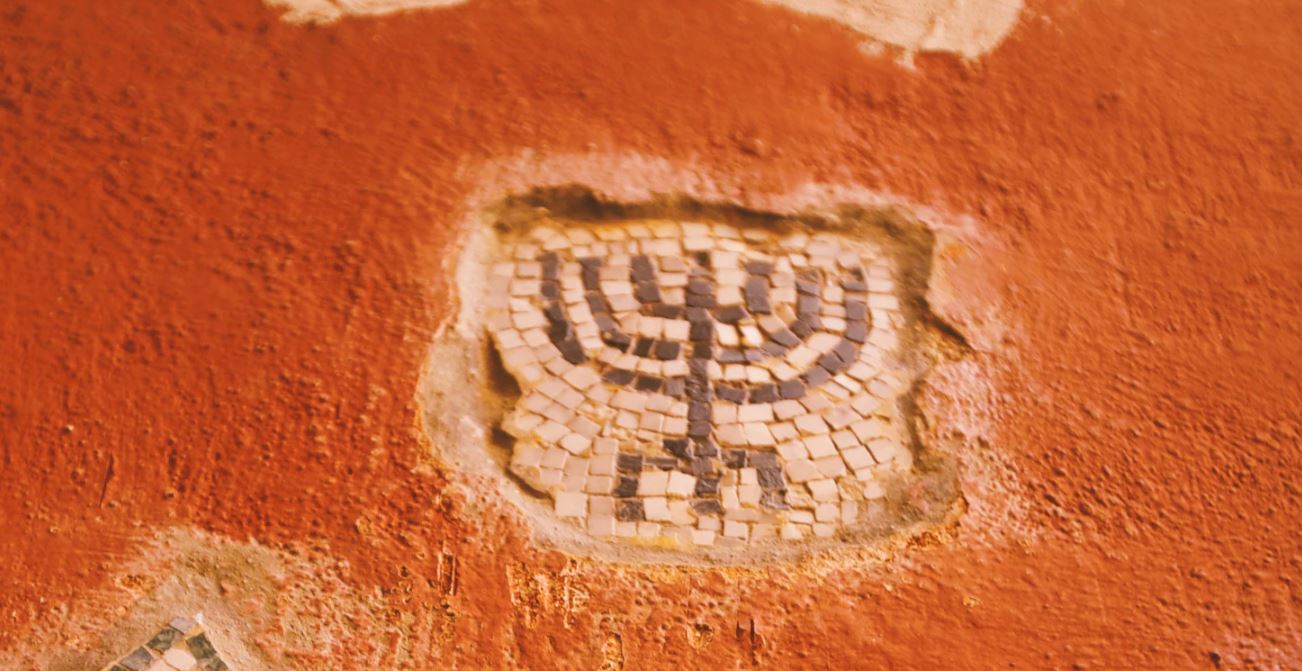 Eusie: The Real Identity of the Jewish Man at the Beje - Shortform Books