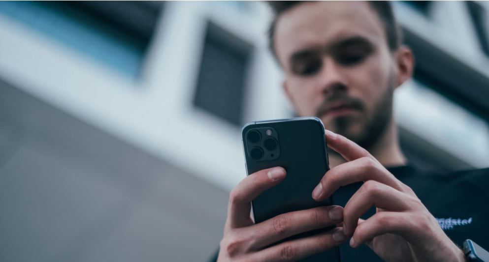 How to Reduce Phone Distractions: 2 Easy Steps - Shortform Books