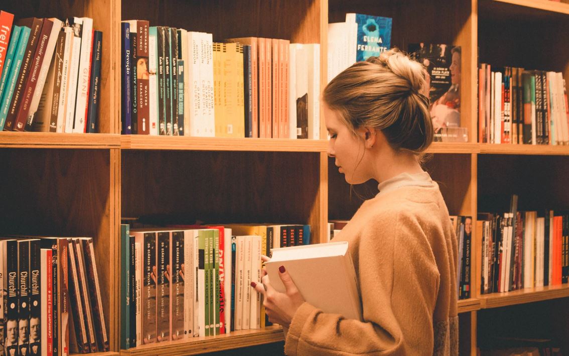 6 Benefits of the Library: It's Not Just a Place With Books - Shortform ...