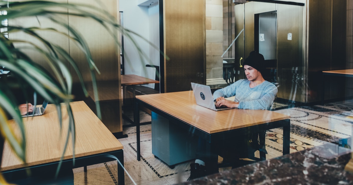 Bored Body Language: 2 Ways to Tell if Someone Is Checked Out ...