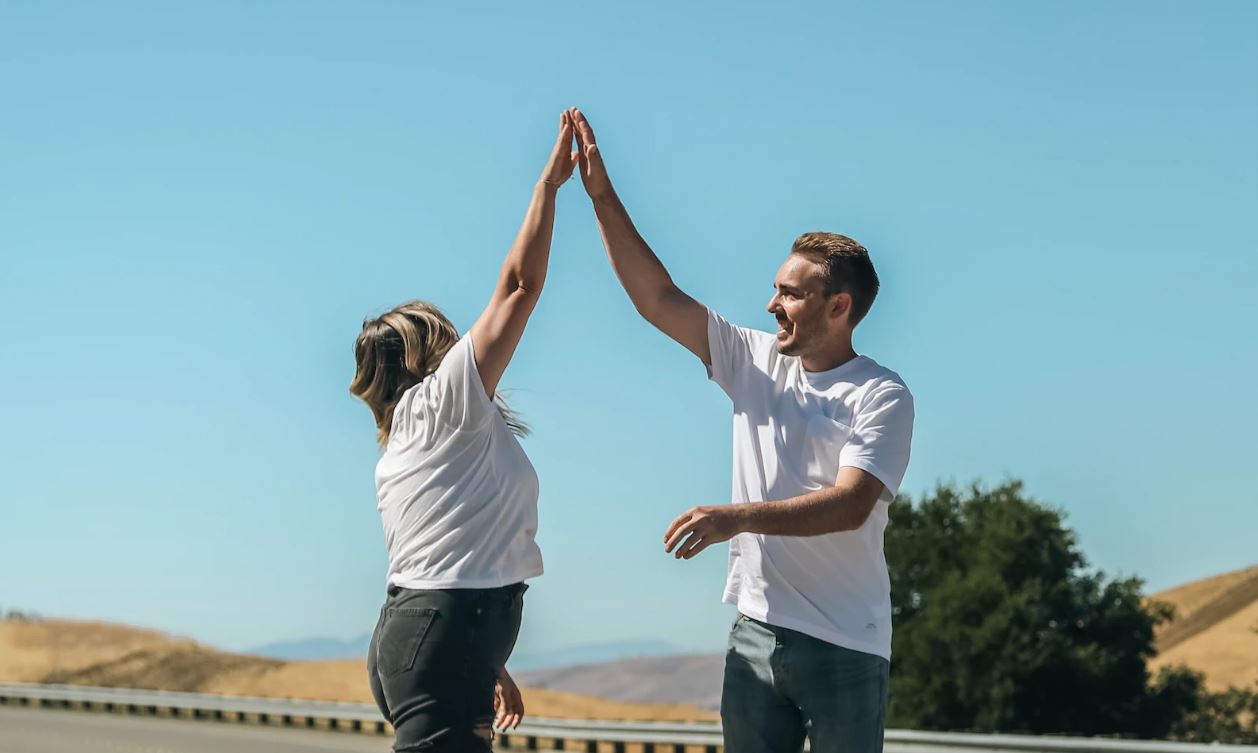 What Is the High 5 Habit? The Cure for Self-Doubt, Explained ...