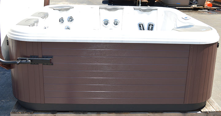 2009 Bullfrog 552 SS - Georgia Spa Company