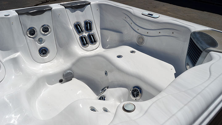 2009 Bullfrog 552 SS - Georgia Spa Company