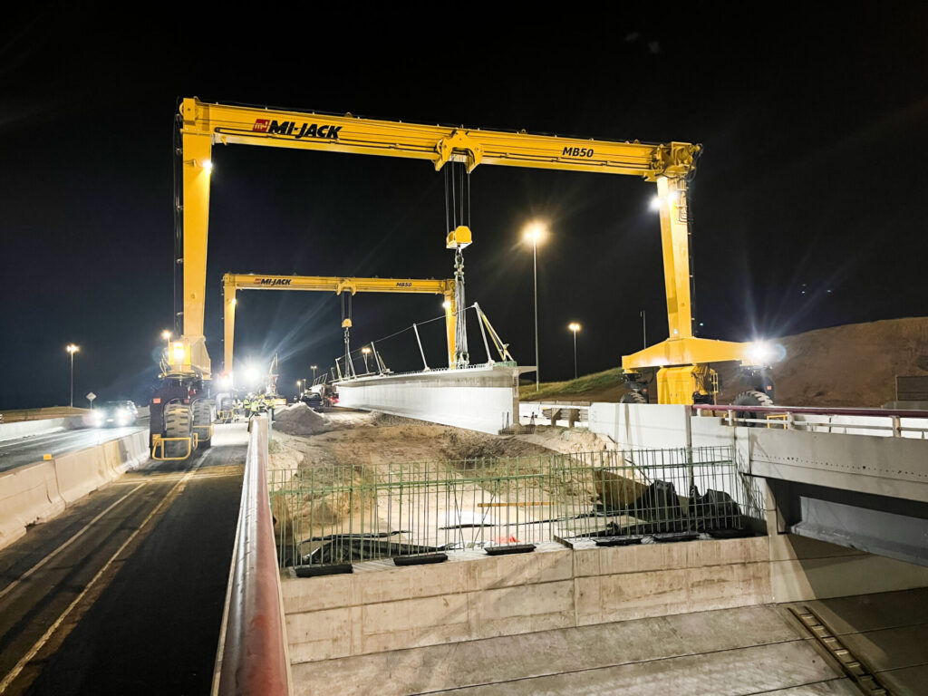 Monobeam on the Peña Boulevard Construction Project - Mi-Jack