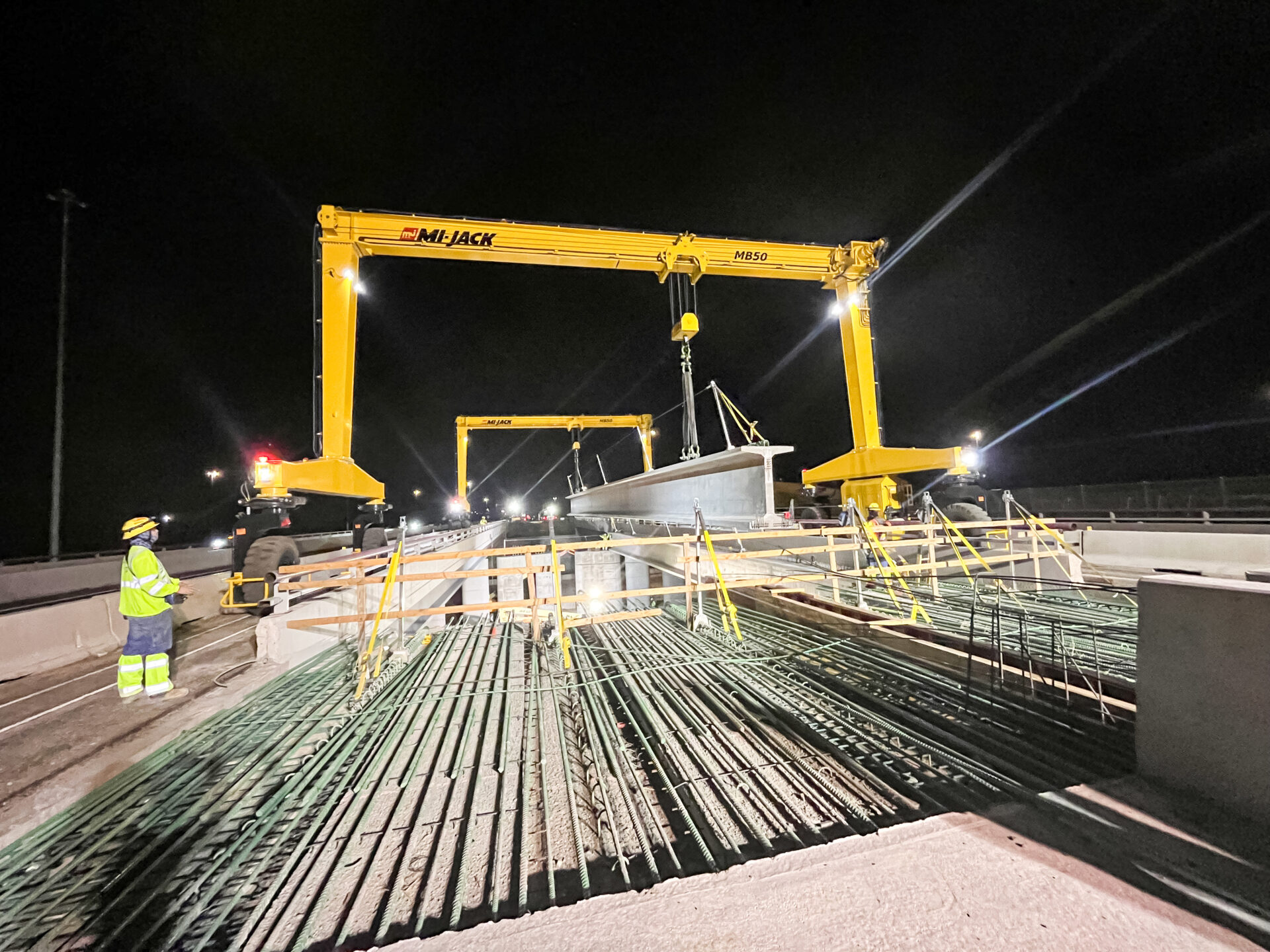 Monobeam on the Peña Boulevard Construction Project - Mi-Jack