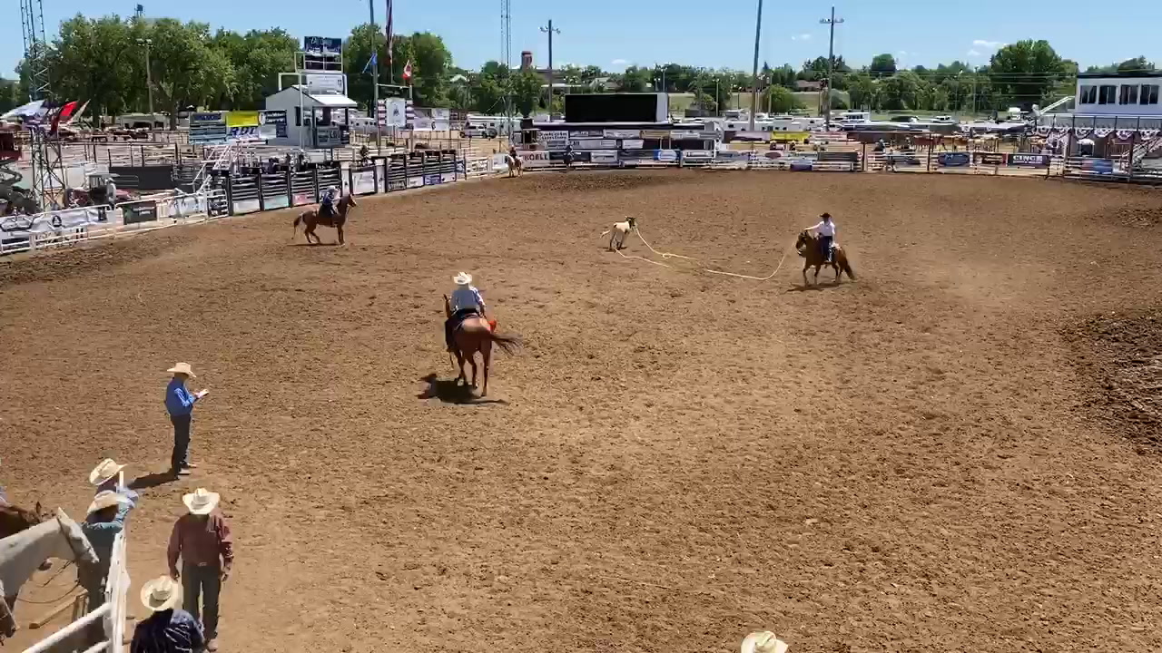 Levi Simpson and Shay Carroll Win Belle Fourche, South Dakota with a 4. ...