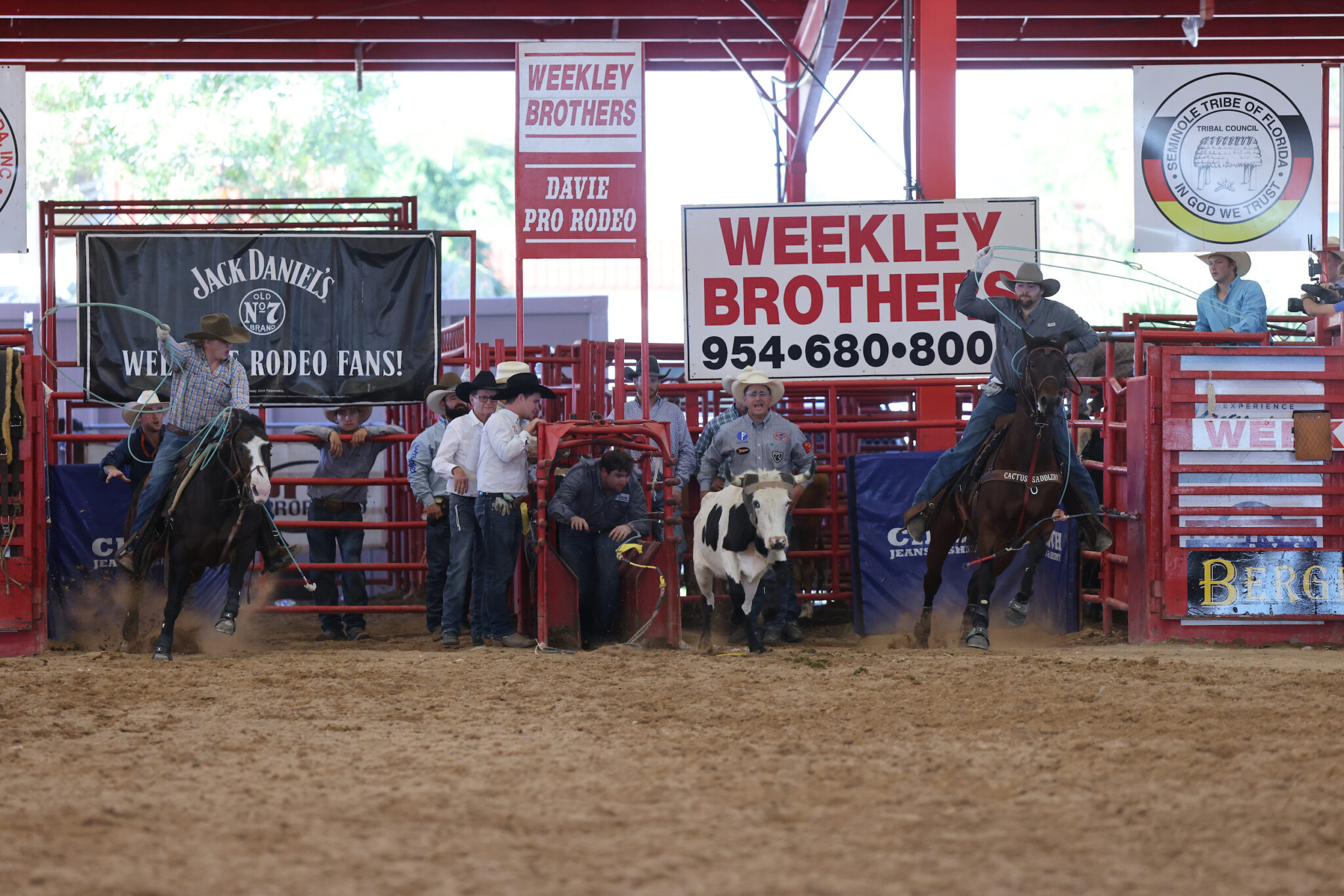 Thomas & Graves Win Southeastern Circuit Finals Rodeo