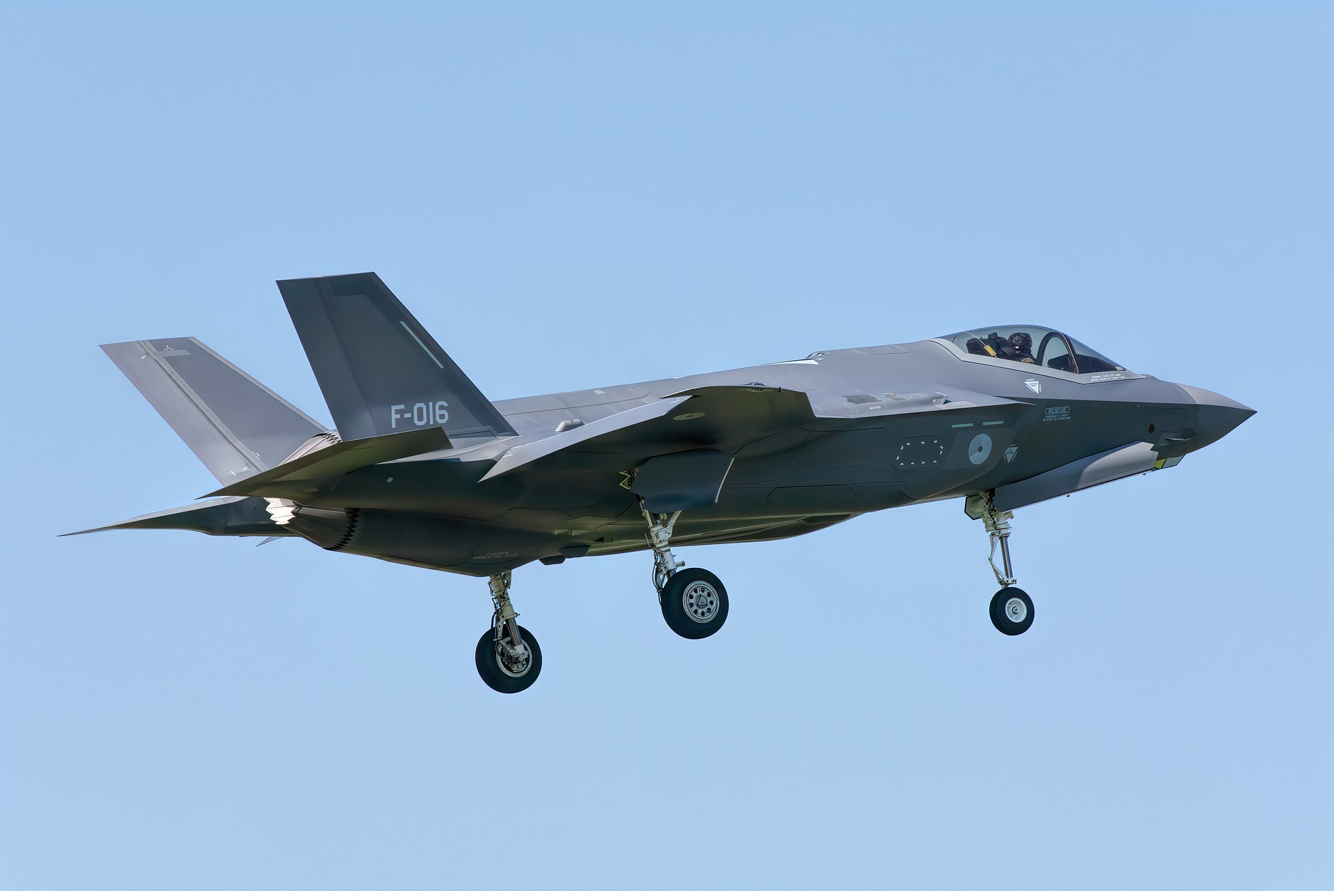 Comparing Defense Giants: General Dynamics vs. Lockheed Martin – Which ...