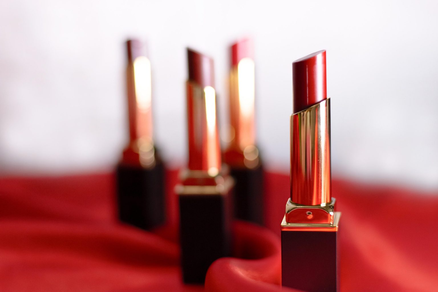 How Will Estée Lauder Companies Stock React To Its Upcoming Earnings ...