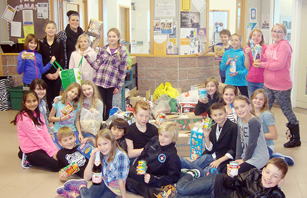 Cornucopia for food bank from Kootenay Orchards