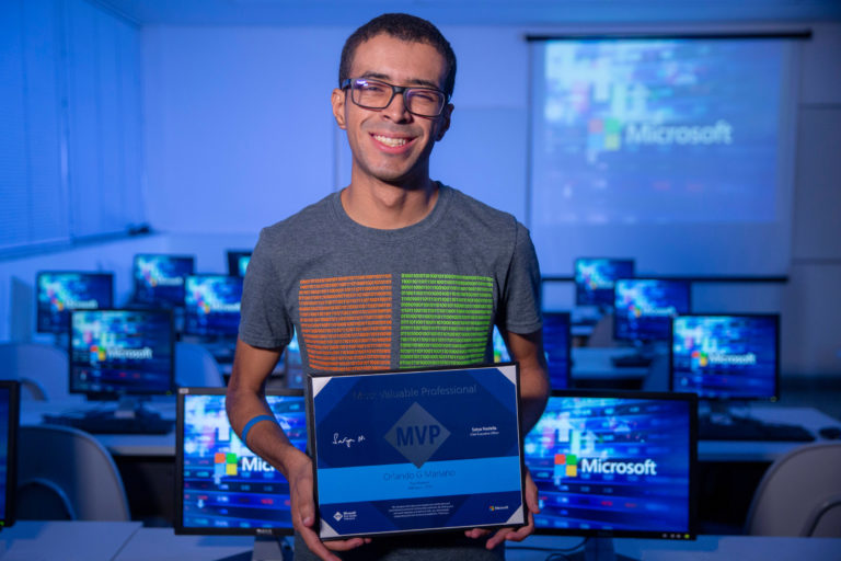 Aluno da FIAP recebe prêmio MVP da Microsoft - FIAP