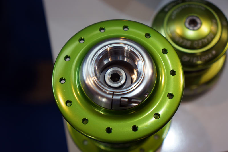 EB14: Chris King Lefty Front Hubs Get Official, Plus New Threadfit ...