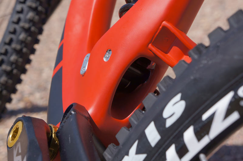 IB14: Ellsworth Dare Downhill Bike Goes Carbon, Gets Adjustable Travel ...