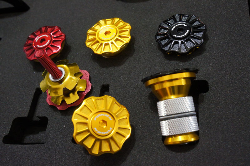 EB14: Token Introduces World's Lightest Headset, New Carbon Wheels ...