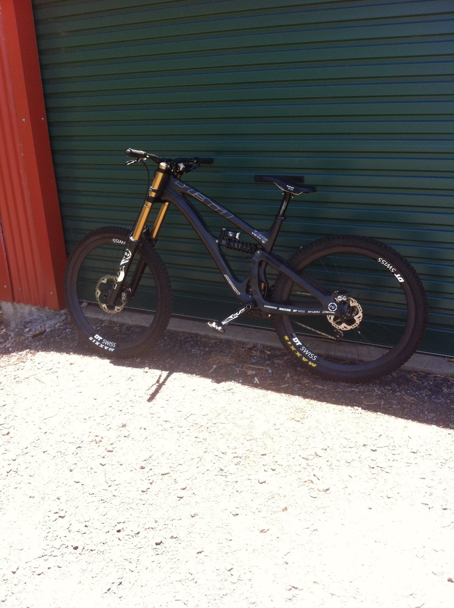 Jared Graves Teases Possible Prototype Yeti SB8c Downhill Bike & Carbon ...