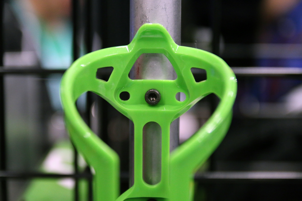 Kinetic Introduces Ergonomic Twenty20 Water Bottle Cage - Bikerumor