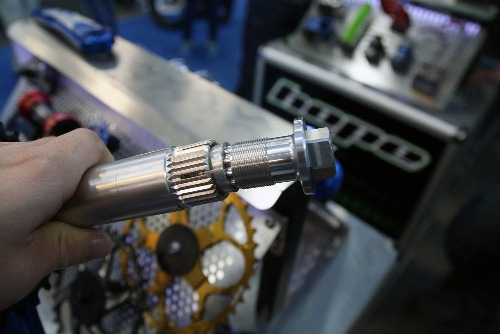 Hands on with the Hope Crankset, Plus New Fat Bike Spindle and Boost ...