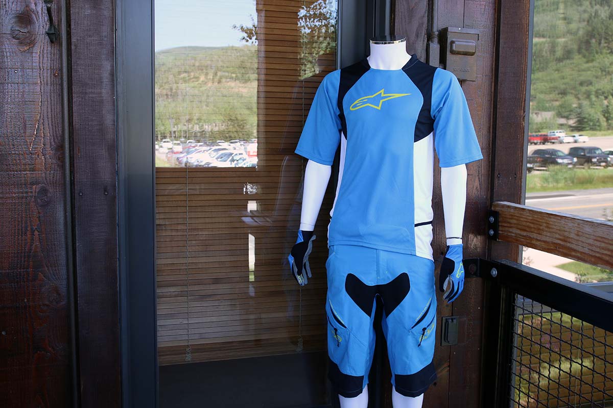 PC15: Alpinestars Introduces Paragon Hydration Vest, 2016 Clothing Line ...