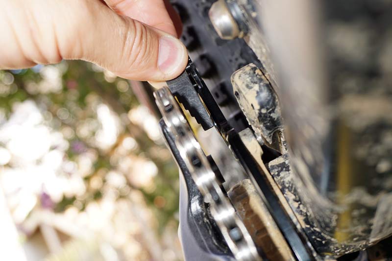 First Look! OneUp Components' lightweight, ultra-adjustable chainguide ...