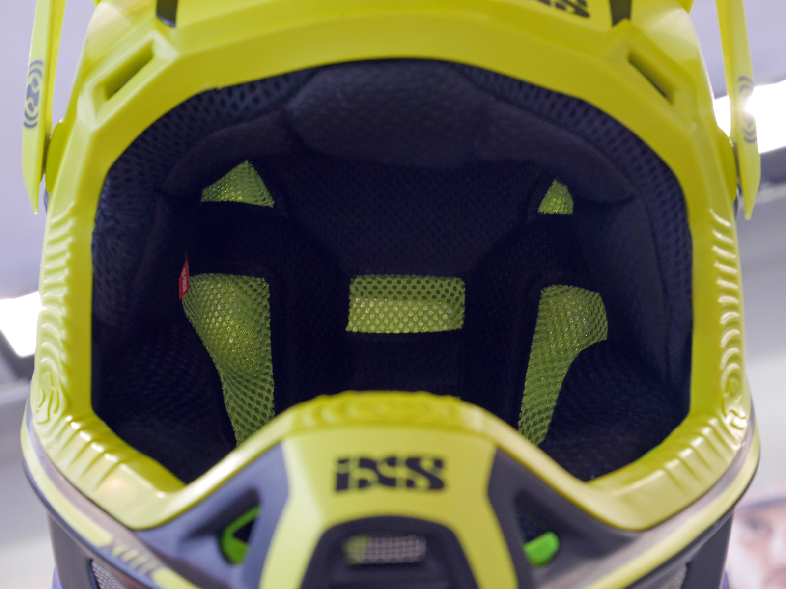 EB15: New IXS Pads and Kit, plus XULT Full-face Helmet closer look ...