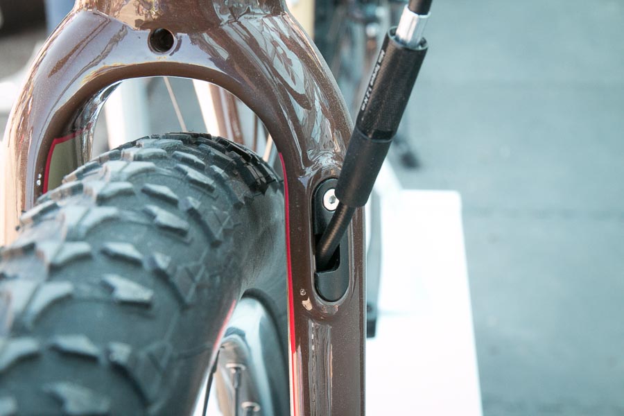 SOC16: Raleigh cranks out drop bar fun with fat tire, dropper equipped ...