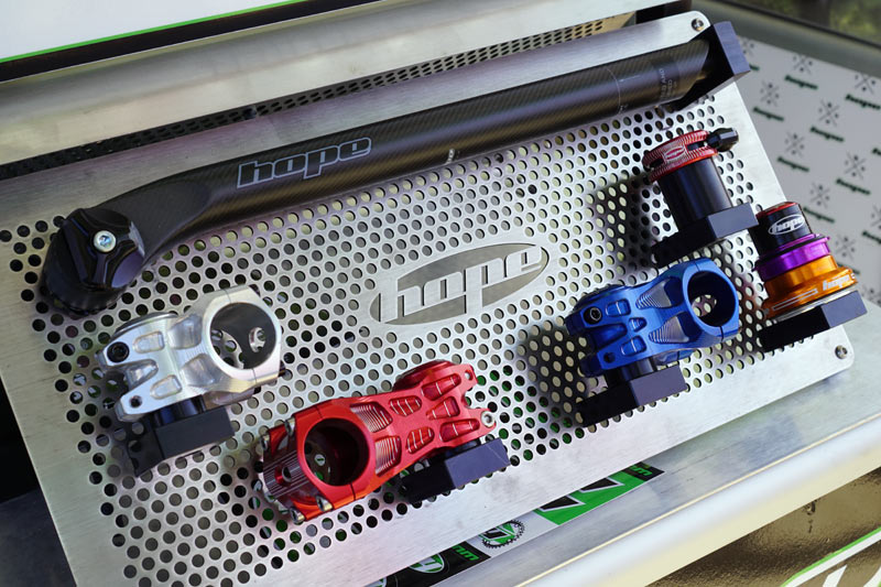 SOC16: Hope Tech's HB.211 carbon fiber full suspension bike redefines ...