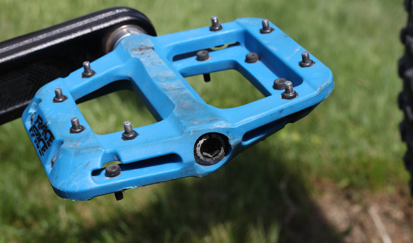 Review: Race Face Chester pedals, Aeffect cranks and Love Handle grips ...