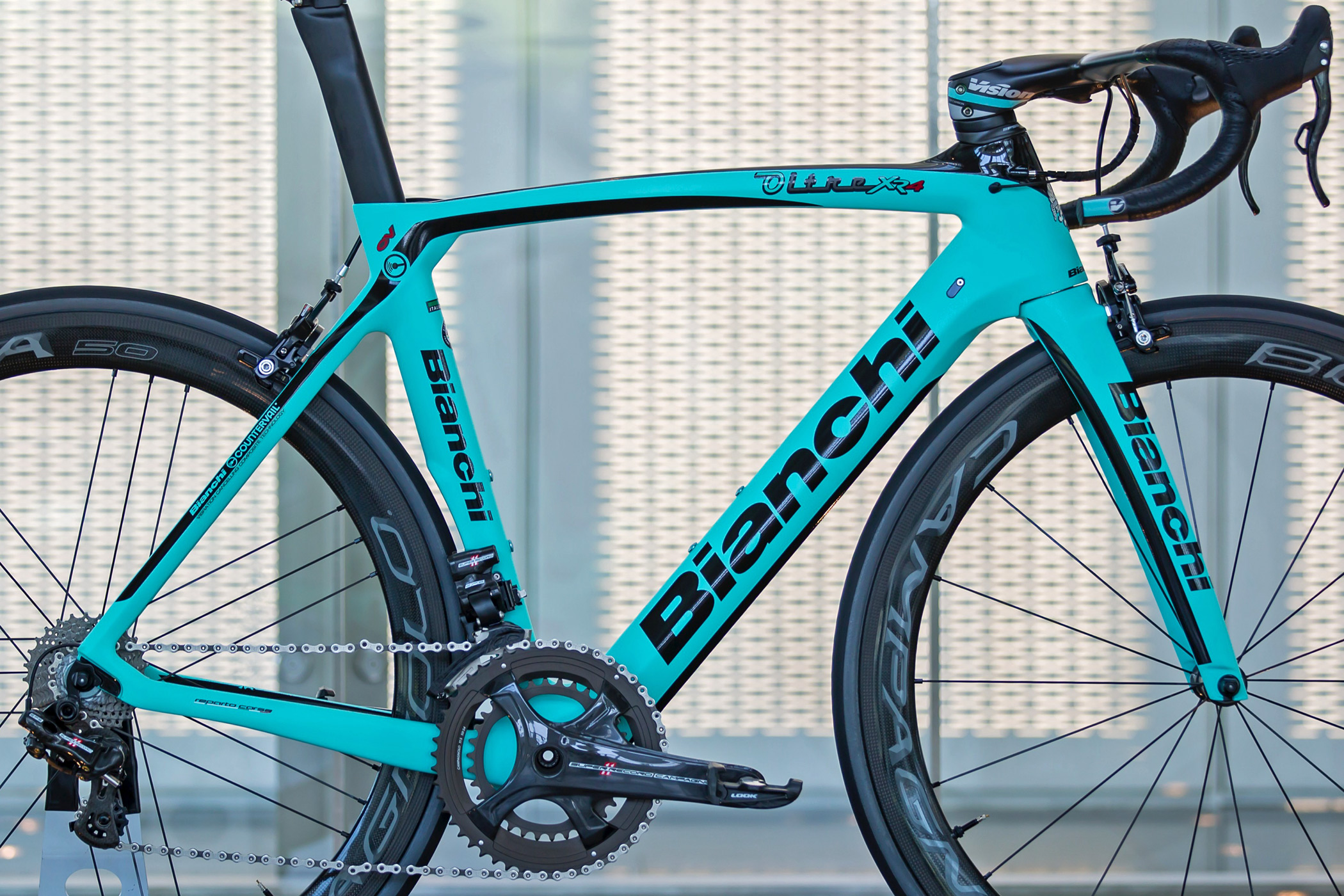 Bianchi smooths the road with Countervail equipped aero Oltre XR4 ...