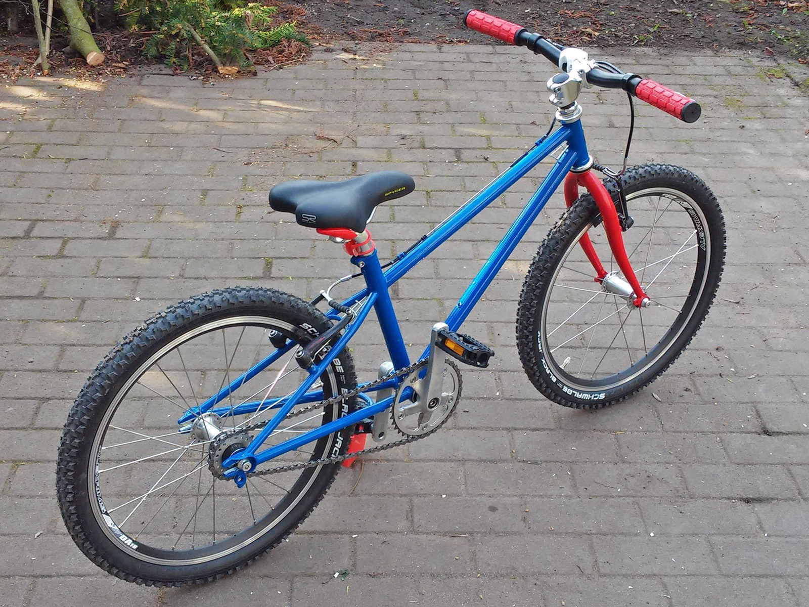 Unique Cycles: custom from DH bikes to chromoly cranks, with some ...