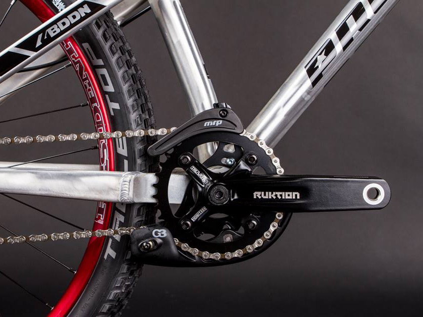 Propain goes bigger with XL Tyee Carbon enduro & AM bikes, plus limited ...