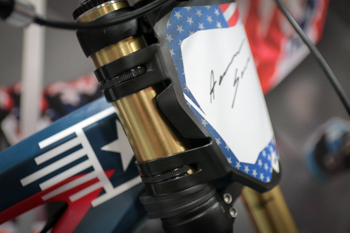 IB17: ODI adds ergo foam grips, new Aaron Gwin AG-2, Mike 'Hucker ...