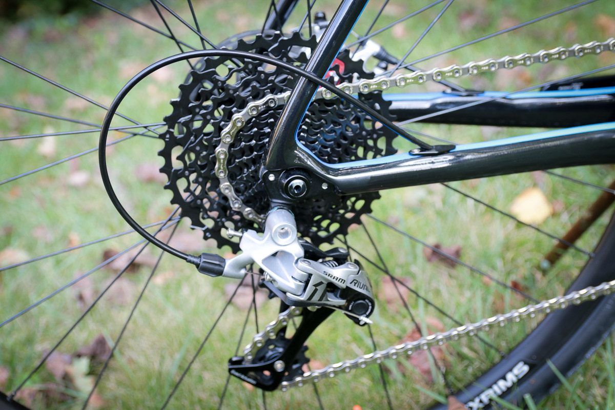 Hands On: Framed Course Carbon cyclocross bike and Pub Carbon tubeless ...