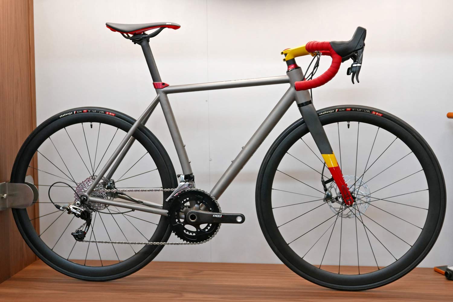 EB17: FABike updates flexible, adjustable gravel road bike in carbon ...