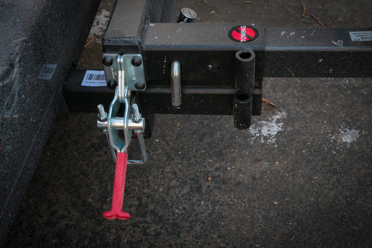 Hitch Swings Pt. 1: Kuat Pivot adapts 2" bike racks to swing freely ...