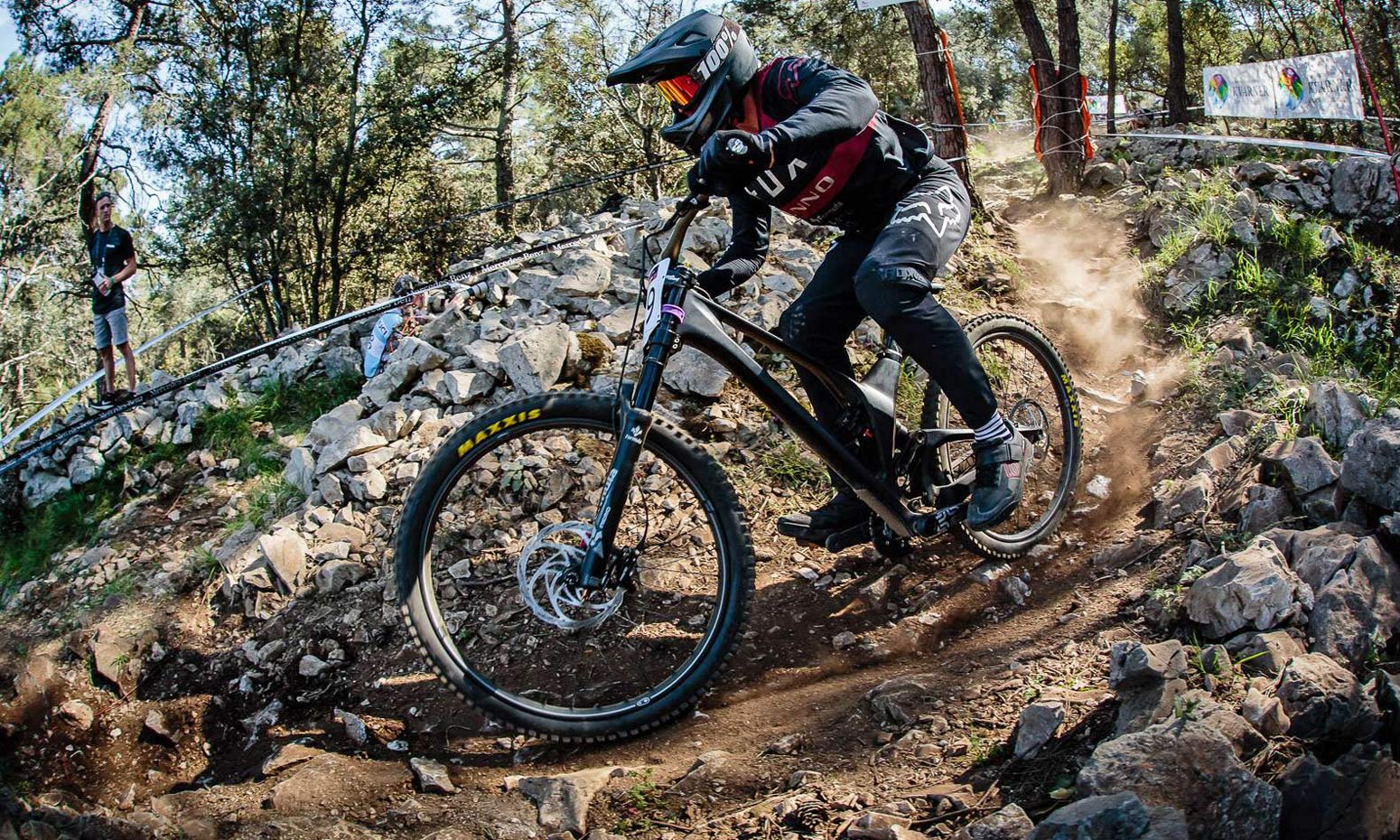 Unno Ever superlight limited edition carbon downhill bike gets a World ...