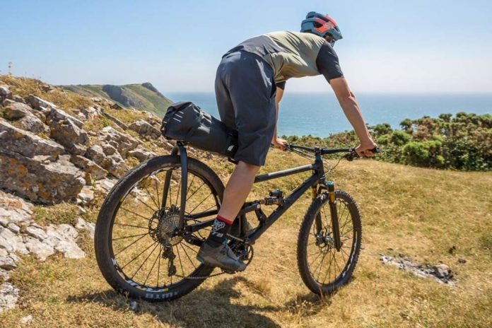 Tailfin keeps your aero road bike aero w/ new carbon rack & bag system ...