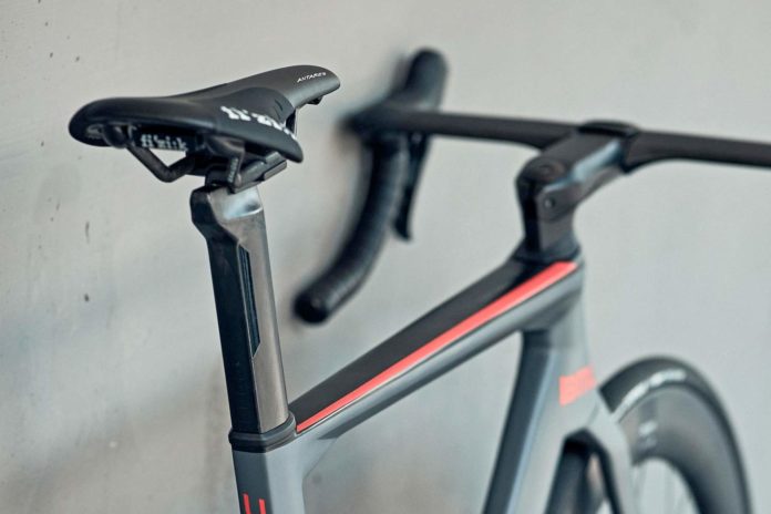 BMC Timemachine Road adds discs, integrated bar, even race hydration in ...