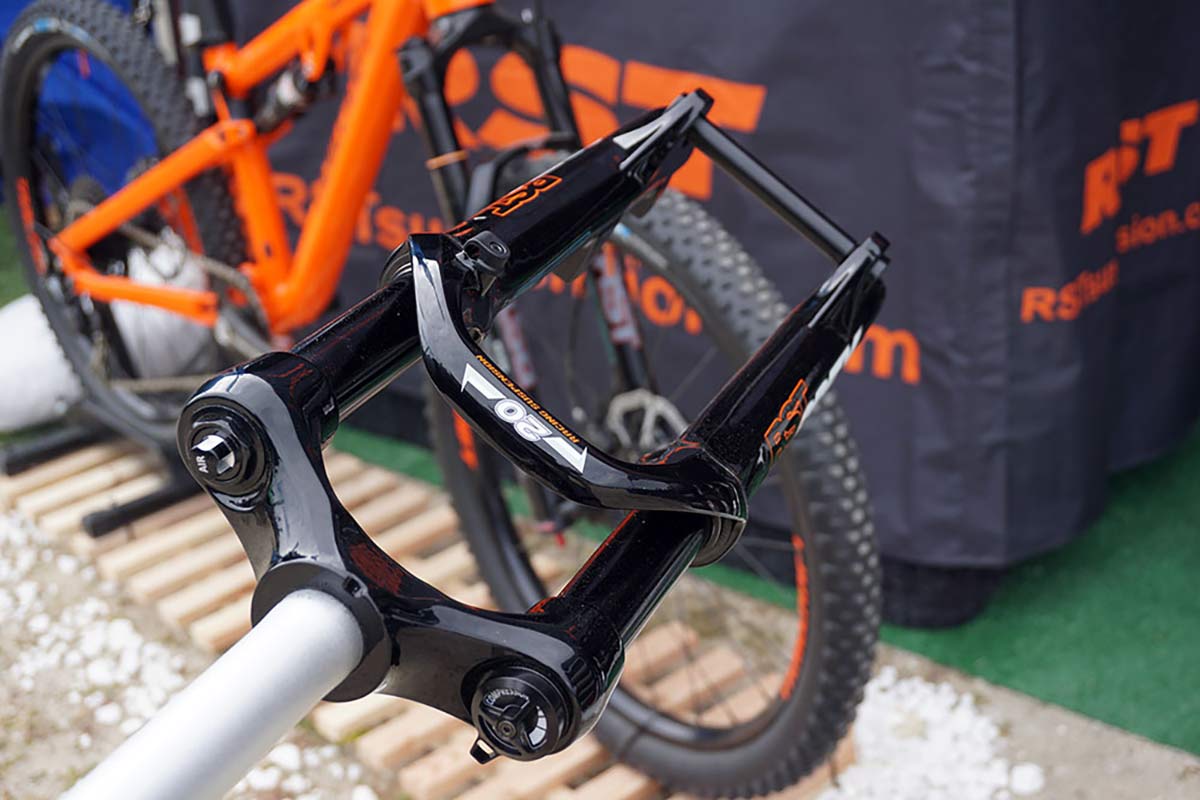 Roundup: X-Fusion H3C enduro coil shock debuts, fork coming; RST makes ...