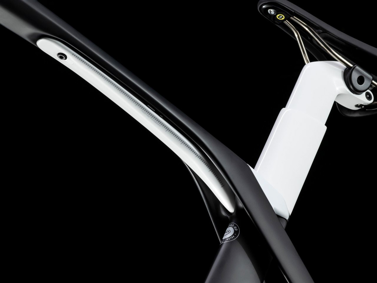 Trek Madone Speed blends tri & road using integrated, removable aero ...