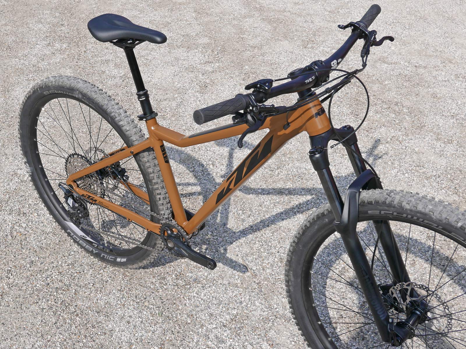 KTM adds versatile new alloy gravel bike, more Glory women's bikes ...